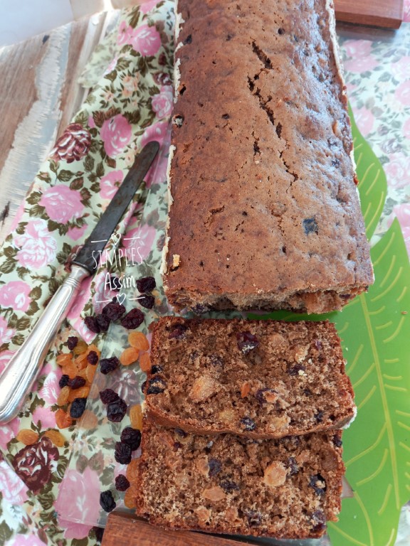 Tea Loaf: Bolo de chá com especiarias e passas - Simples Assim
